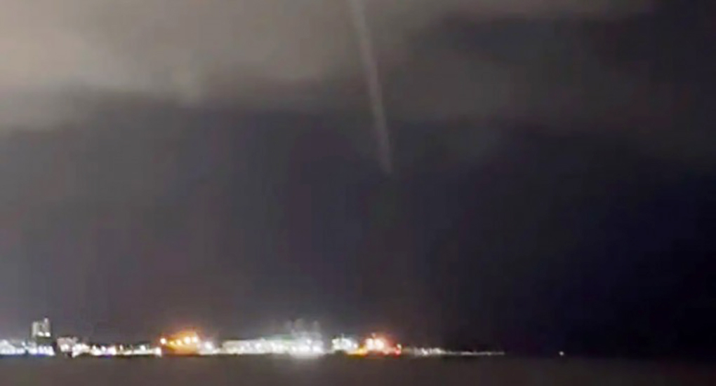 El Heraldo de Xalapa - Captan tromba marina en el Puerto de Veracruz