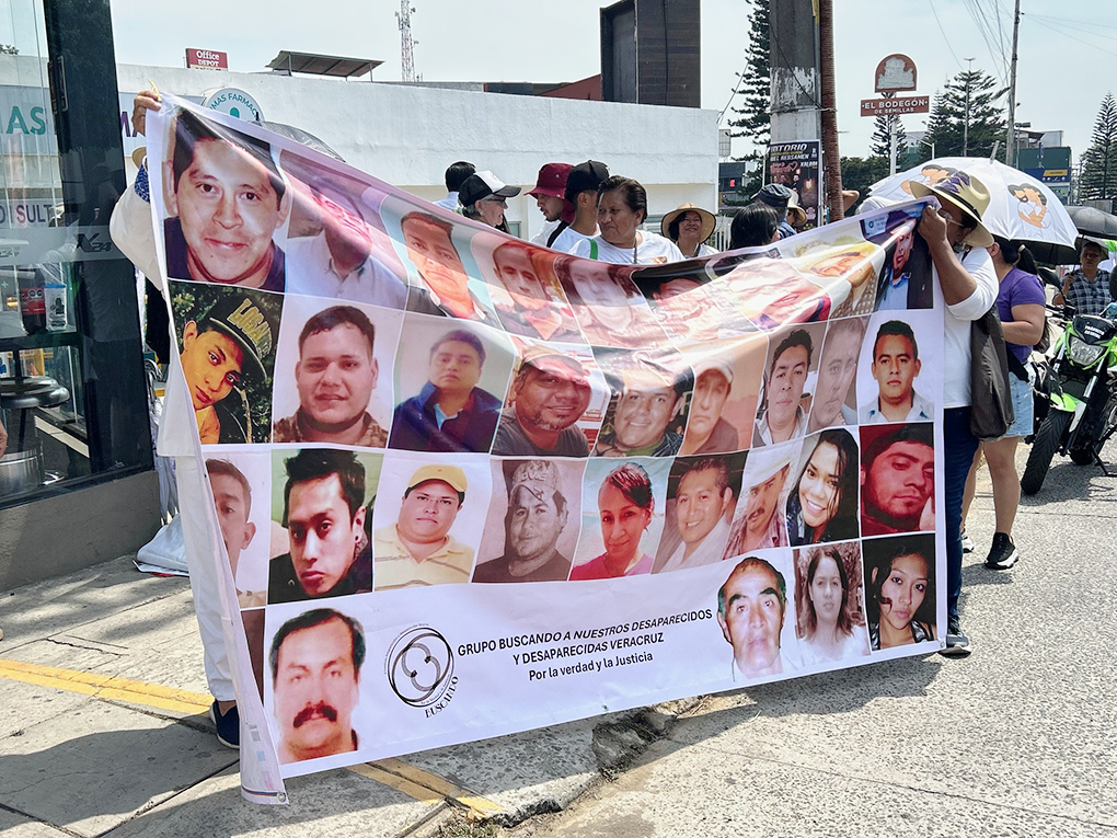 El Heraldo de Xalapa - Familiares buscan a sus desaparecidos en 11 municipios de la región de Xalapa